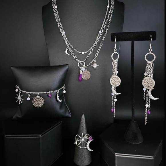 paparazzi | Jewelry | Paparazzi Fashion Fix Set June 223 Simply Santa ...
